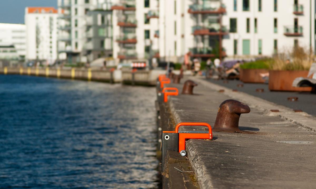 Rescue ladders in rubber for port fronts. See our case here.